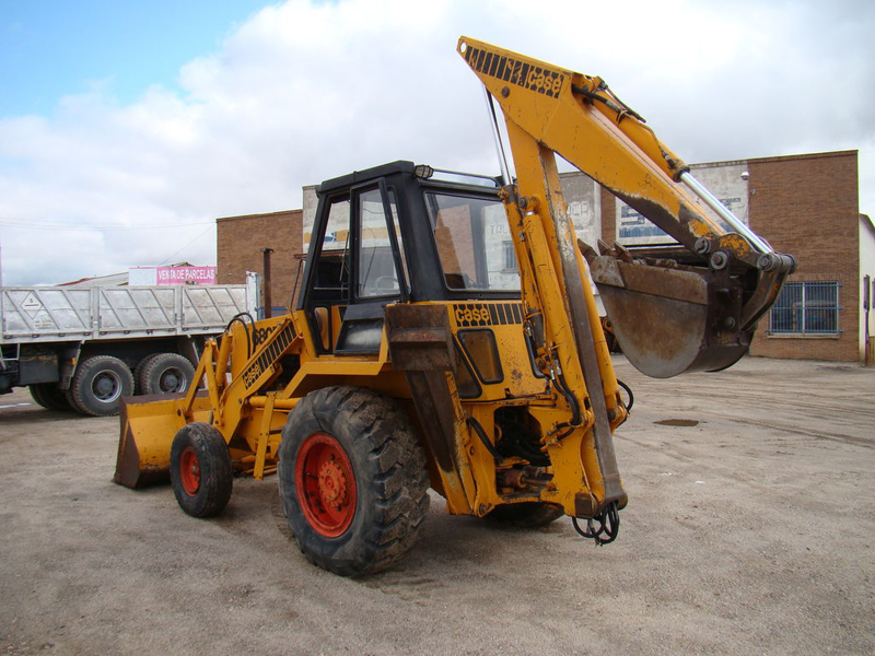 Экскаватор-погрузчик Case 680 E аренда строительной техники в Санкт ...