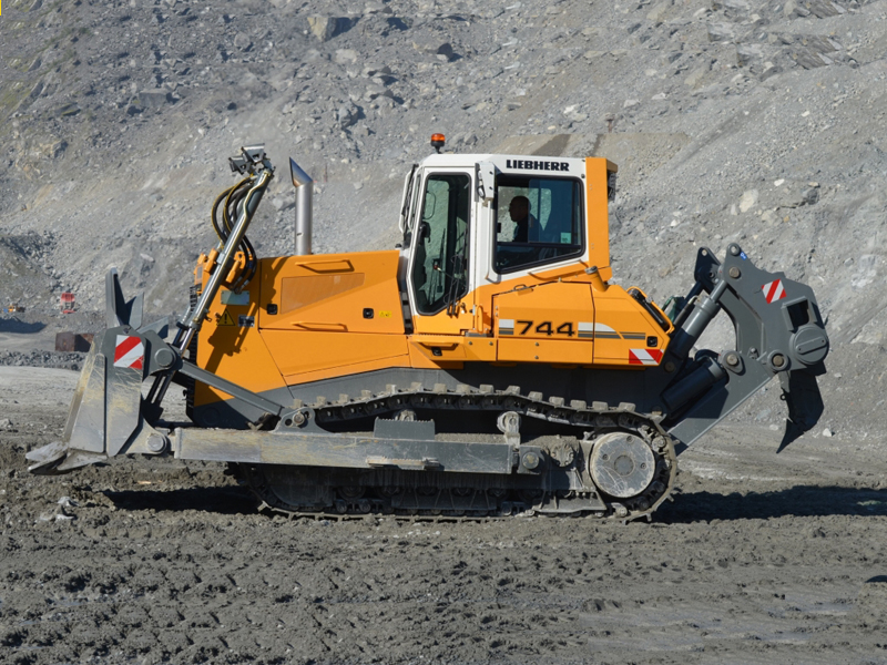 Гусеничный бульдозер Liebherr 744 PR Litronic аренда строительной ...