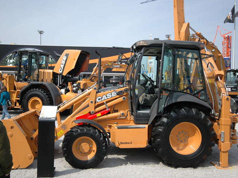 Экскаватор-погрузчик Case 580 Super R Series 3 аренда строительной ...